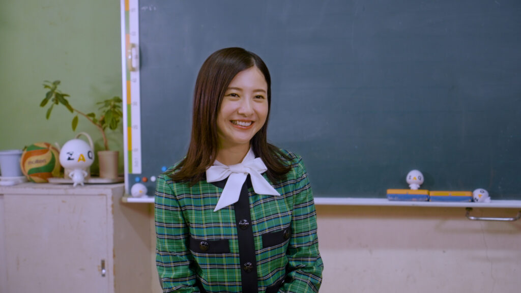 無邪気な小学生たちに振り回されるヨシタカ先生に注目J:COM 新TVCM 「ヨシタカ先生登場」篇 2023年12月16日（土）より放映| ニュースリリース | JCOM株式会社 | J:COM